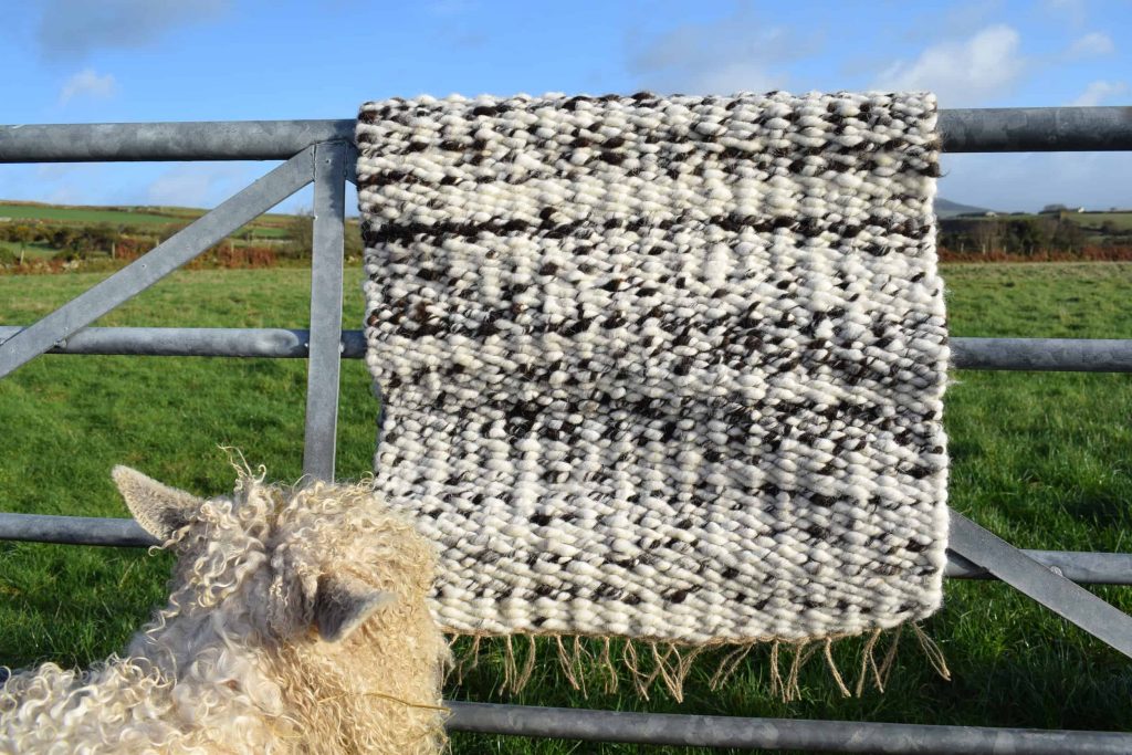 Beautiful LARGE Natural Peg Loom Woven Wool Rug / Mat - Vegetarian ...